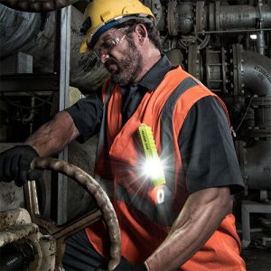Pelican 3345 Dual Beam Flashlight | Intrinsically Safe | Pelican ...